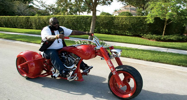 Rick Ross se fait un tatouage des Miami Heat ! [PHOTOS]