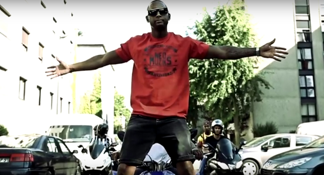 Smolla rappe « Comme Jamais » ! [VIDEO]