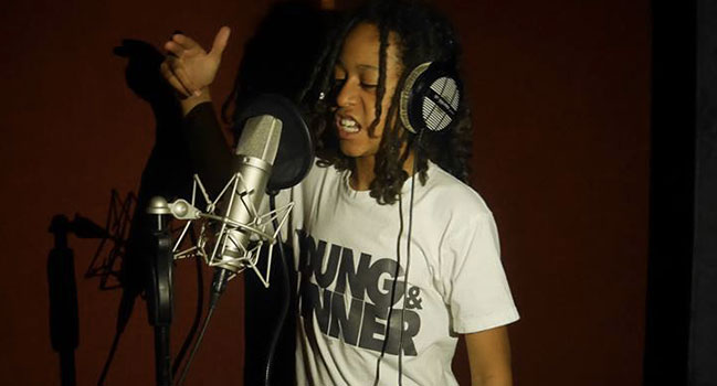 Lil Taï-Z interprète un texte émouvant en studio ! [VIDEO]