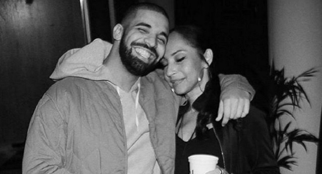 Drake se tatoue sur les côtes le visage de la chanteuse Sade ! [PHOTO]