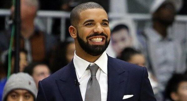 Drake: en plein match de NBA il annonce un album
