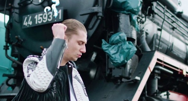 Yung Felix: la star Hollandaise débarque avec « Loco » [VIDEOCLIP]