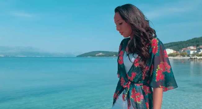 Kayline part à « Copacabana » [VIDEOCLIP]