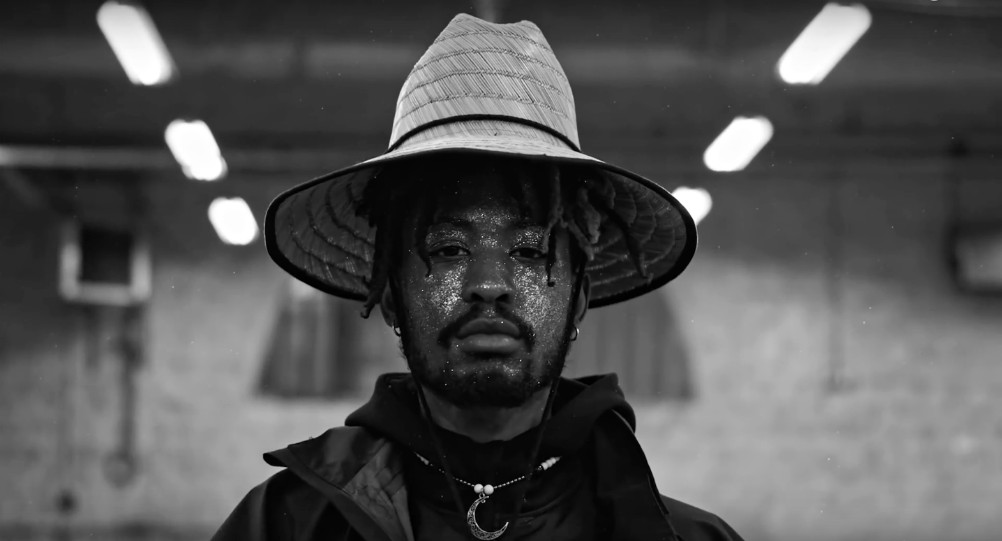 Yonn regarde le temps passé sur « 73MP5 » [VIDEOCLIP]