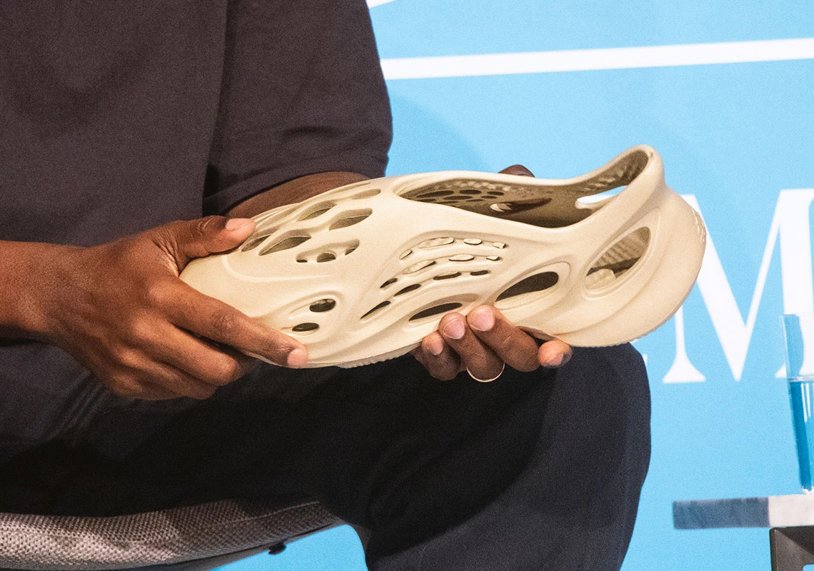 Yeezy Clog : une sneaker fabriquée à base d'algues ! [PHOTOS]