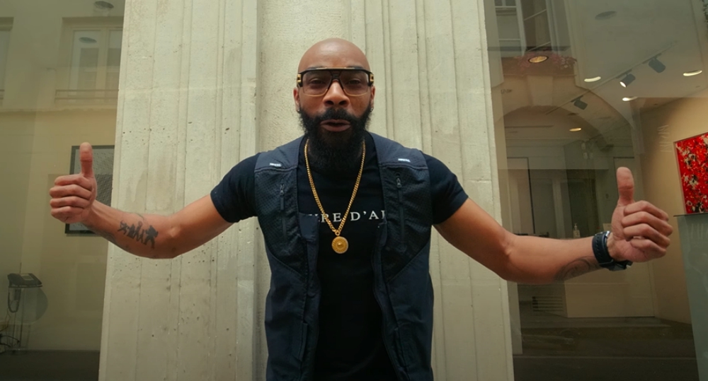 Busta Flex envoie le clip de son inédit « Dans l'art » [VIDEOCLIP]