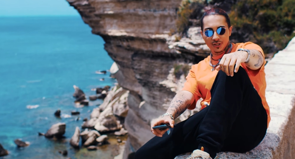 Noti entre vacances et business sur « Panama » [VIDEOCLIP]