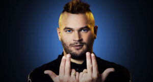 Jul dévoile la cover de son album Loin du Monde créée par un fan