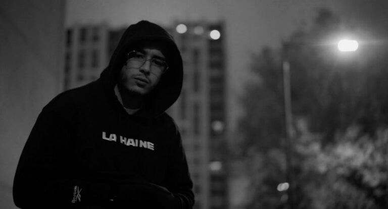 Niaks opère avec la « Dame blanche » [VIDEOCLIP]