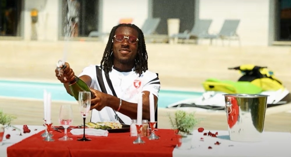 Liim's plante un « Hat trick » et sabre le champagne