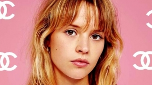Angèle au coeur de la nouvelle campagne Chanel