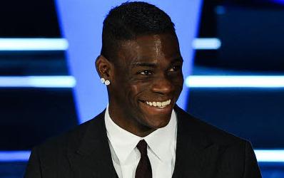 L'étonnante coupe de cheveux de Balotelli ! (PHOTOS)