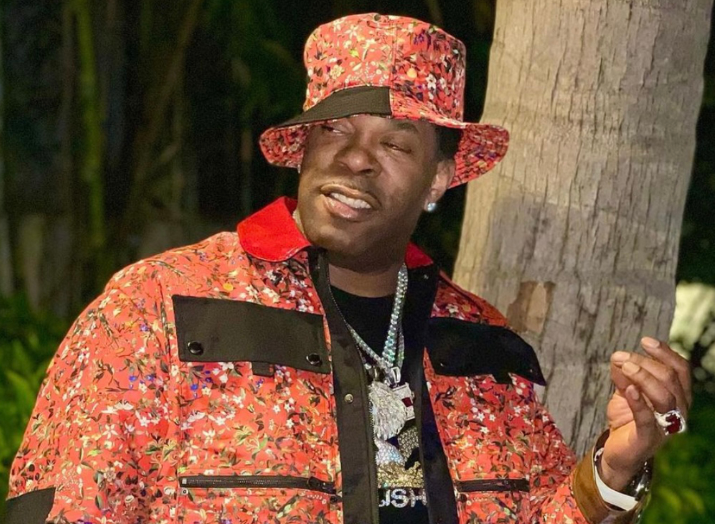 Busta Rhymes sait toujours rapper son couplet cosmique de Look At Me ...