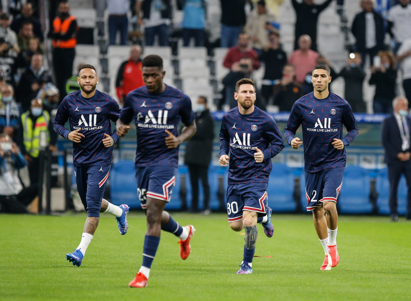 PSG : Hakimi veut négocier les coup-francs avec Messi et Neymar