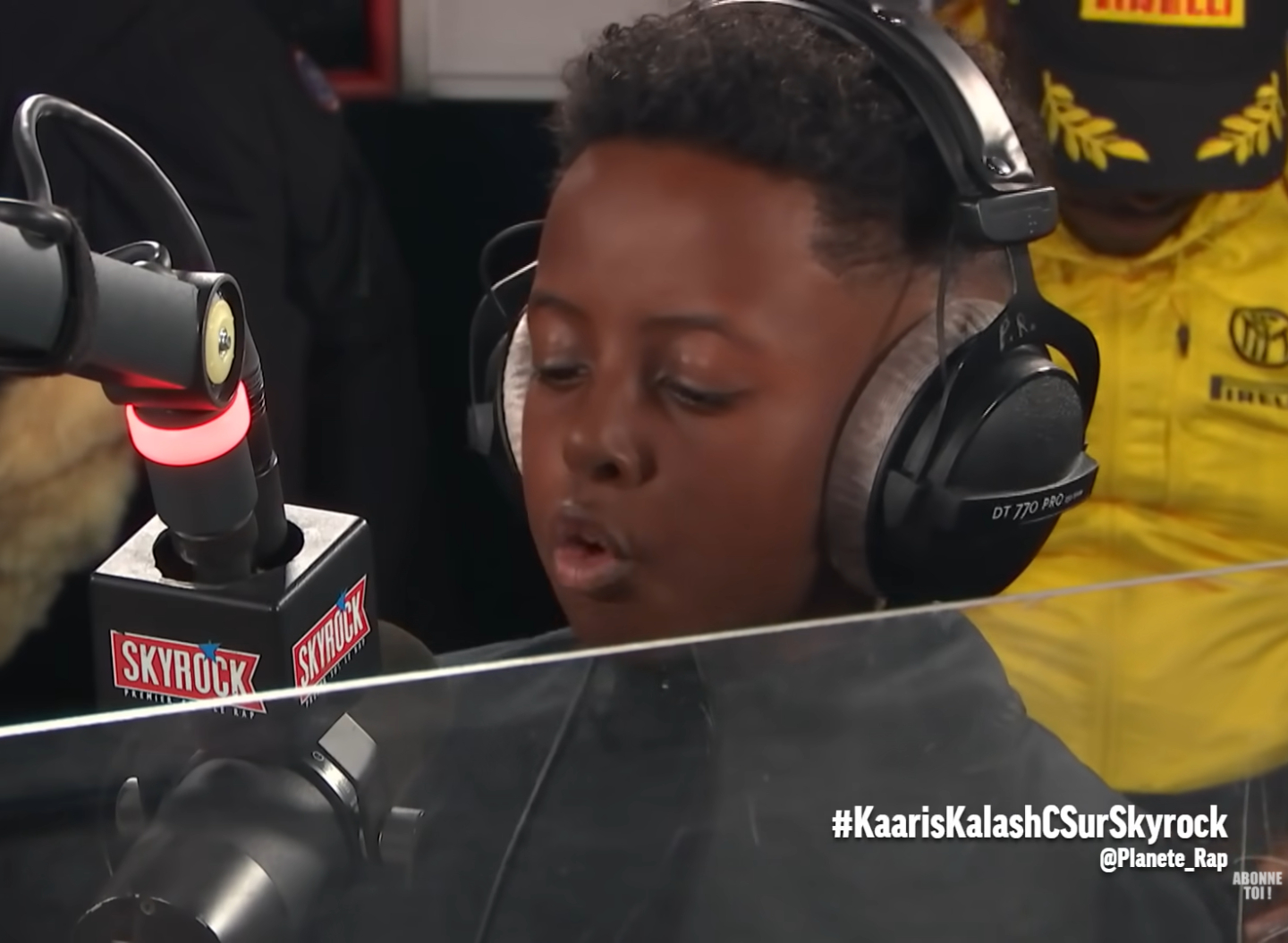 À neuf ans, il retourne Planète Rap en freestyle