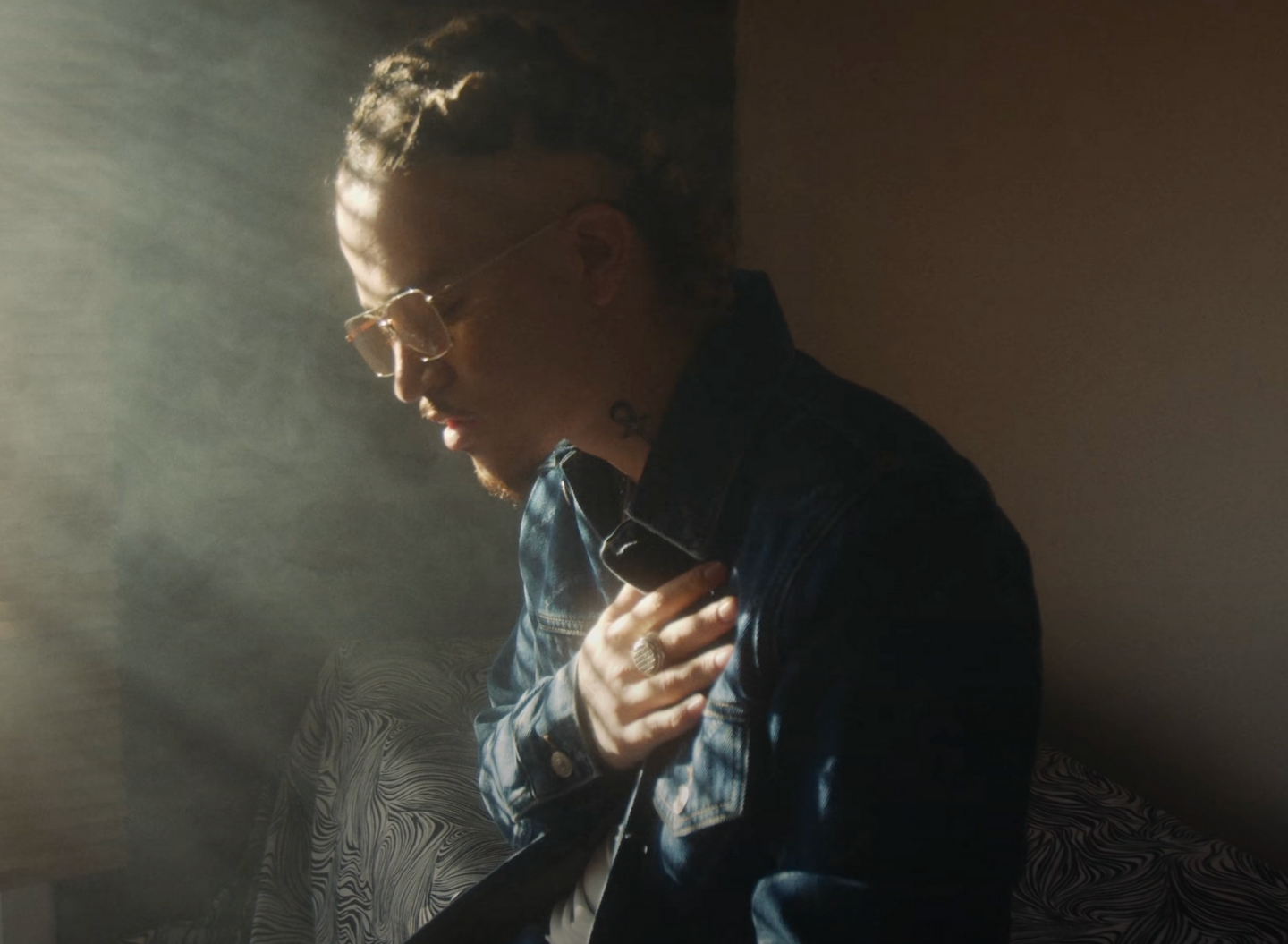 Senyss a tourné "la page" dans son nouveau clip