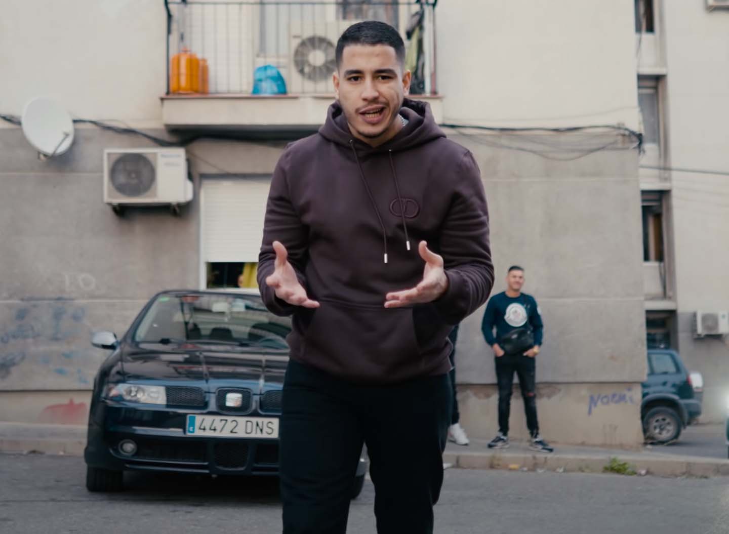 Niaks fait patienter sa peine dans Ninetta