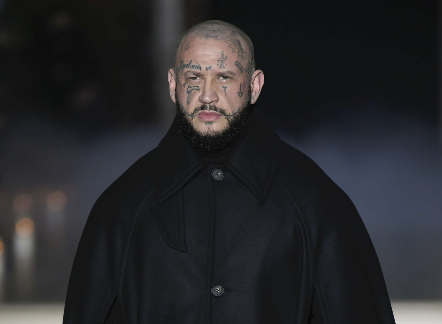 Seth Gueko en prêtre pour la Fashion week