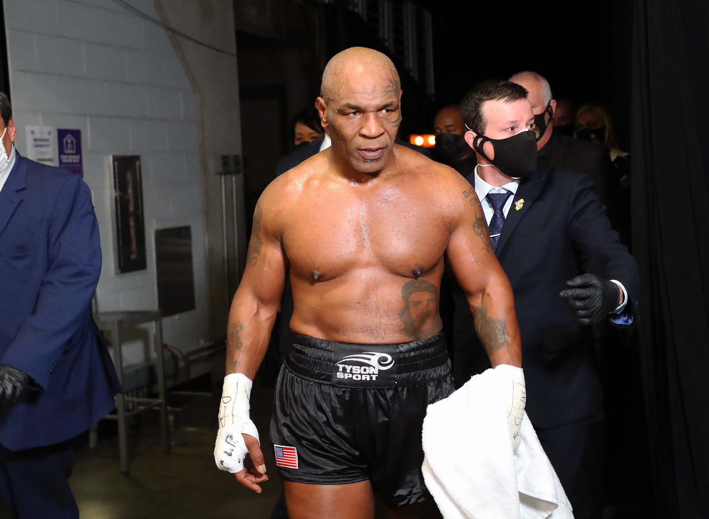 Mike Tyson manque de se battre pendant le Super Bowl