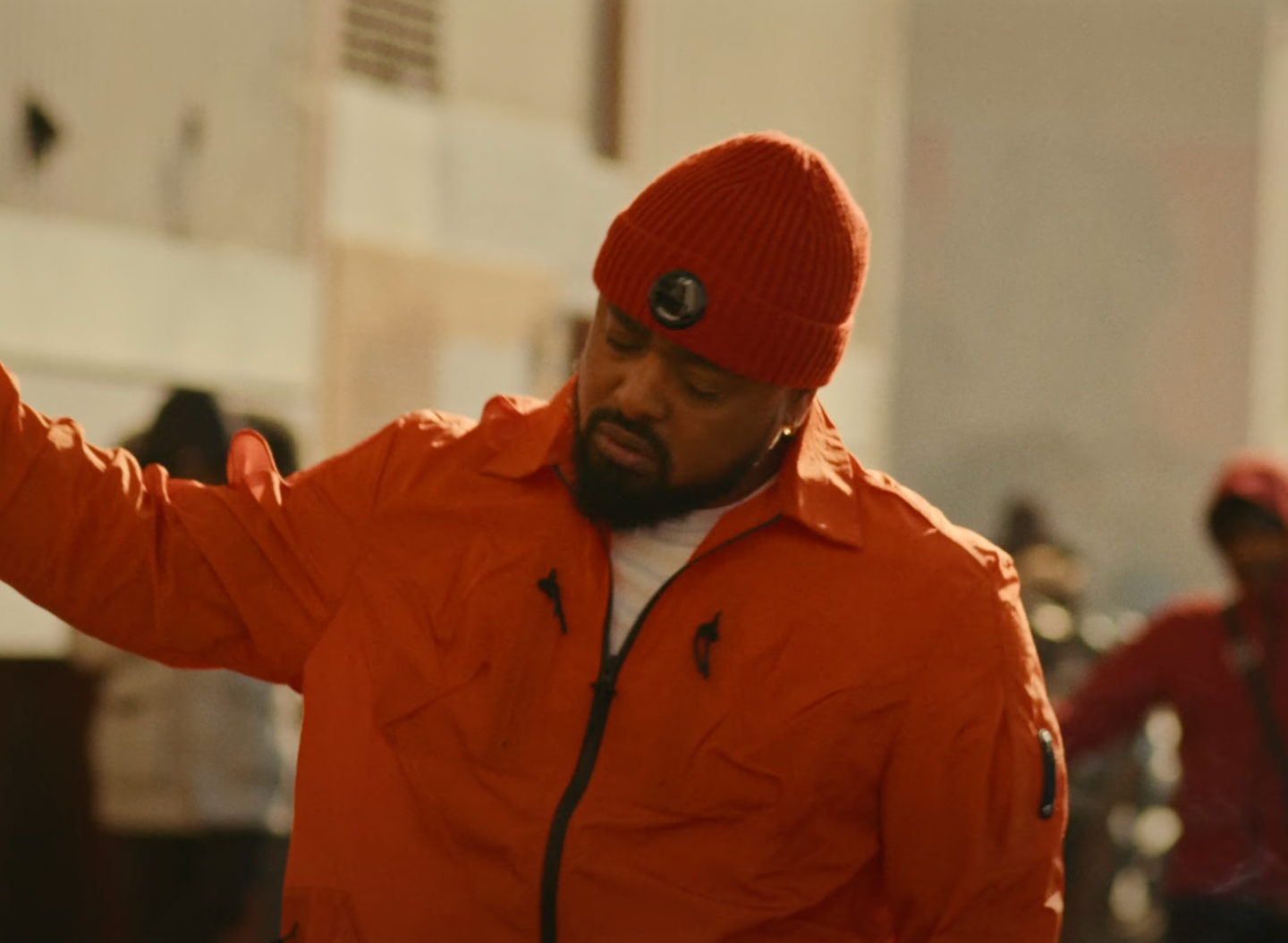 Alonzo est de retour avec le clip de "Traficante"