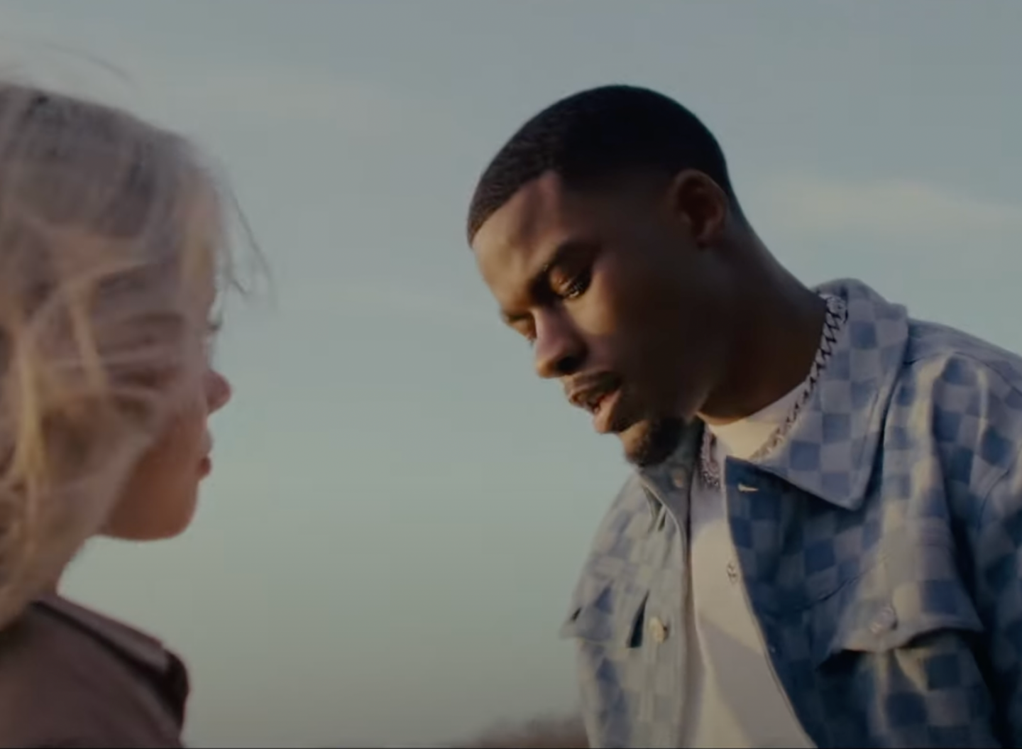 Lestin confirme sa montée en puissance avec le clip de "Précis"