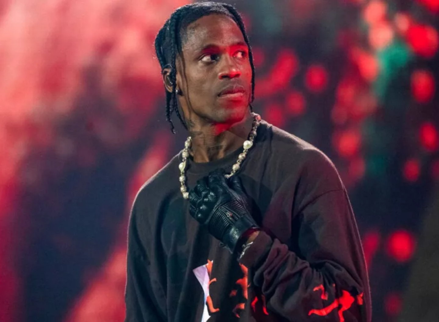Travis Scott affiche un fan qui s'endort pendant son concert