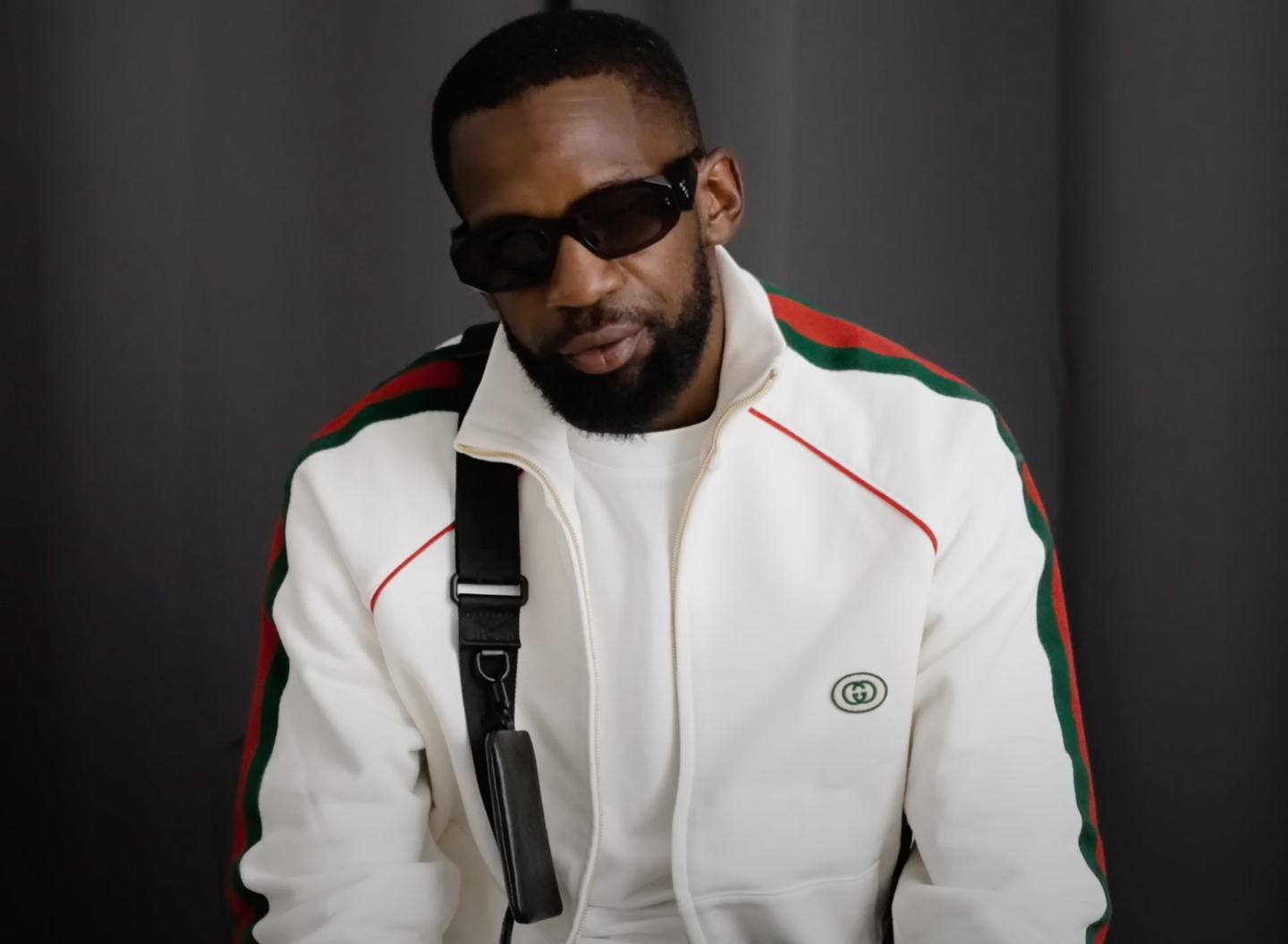 DA Uzi a des trucs à dire à sa Mademoiselle