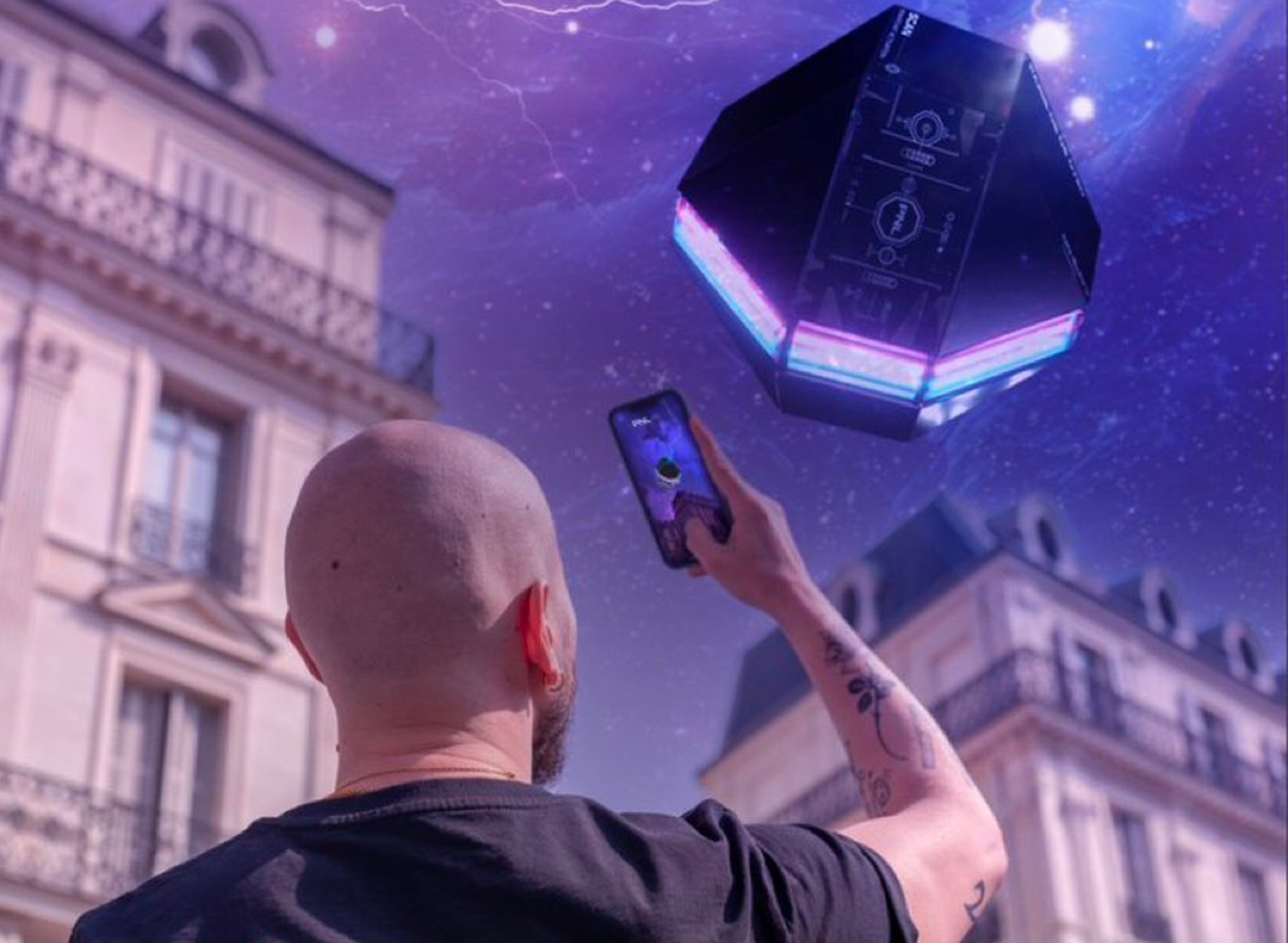 PNL fait apparaître une navette spatiale au-dessus de ses salles de concert