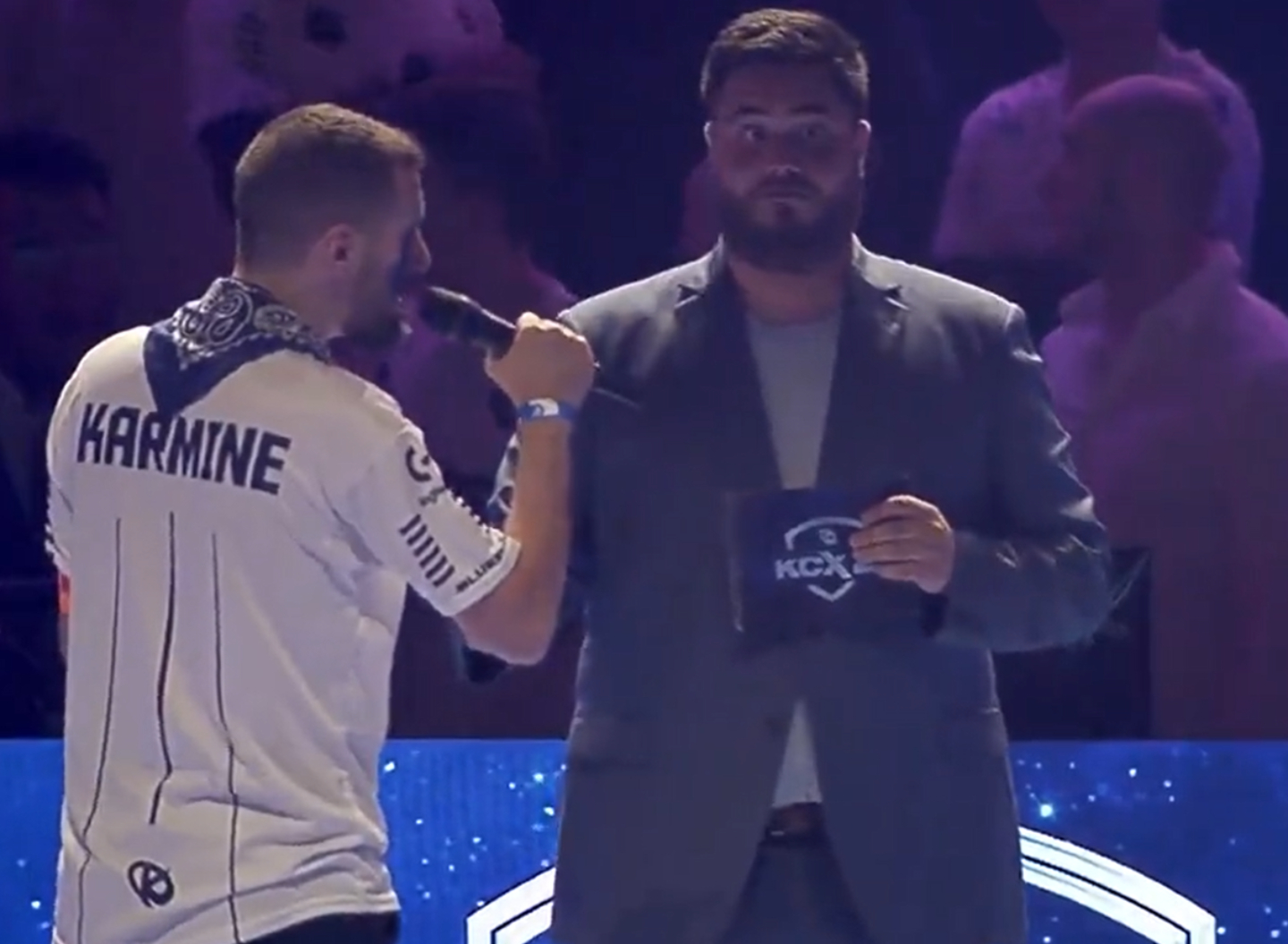 KCX 2 : Gros malaise, un fan de la Karmine Corp monte sur scène et ...