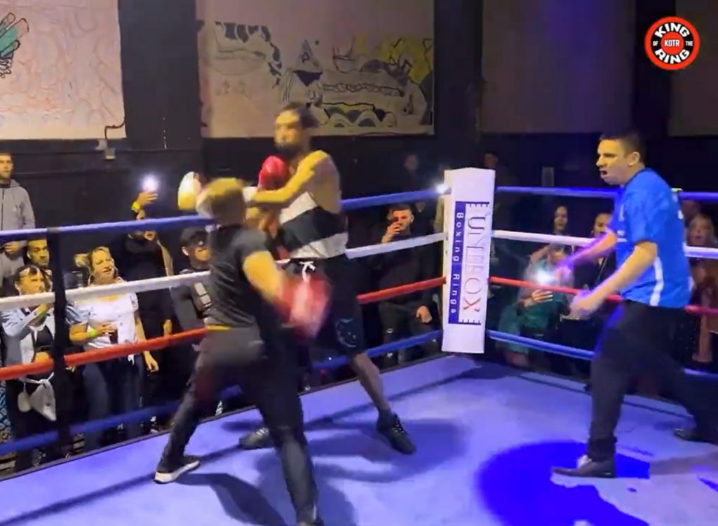 Un spectateur monte sur le ring et met KO un boxeur en 8 secondes