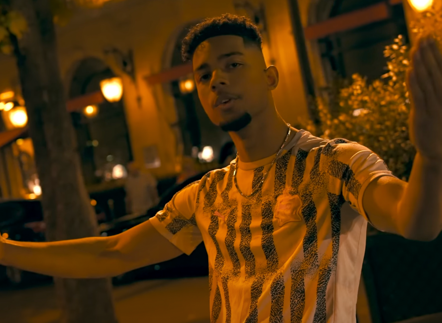 Koffi Lossa fête la sortie de son projet avec le clip de "Ivoirien têtu"