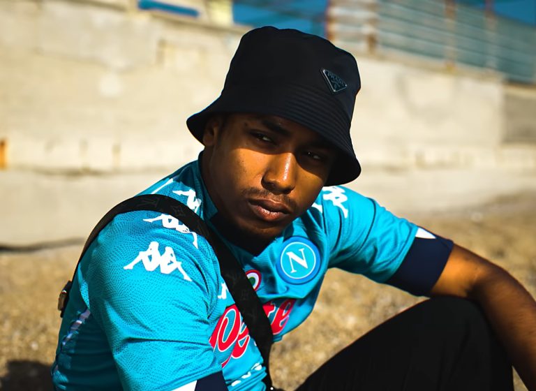 Sasso comme chez lui à Naples dans La Mafia d'Italie