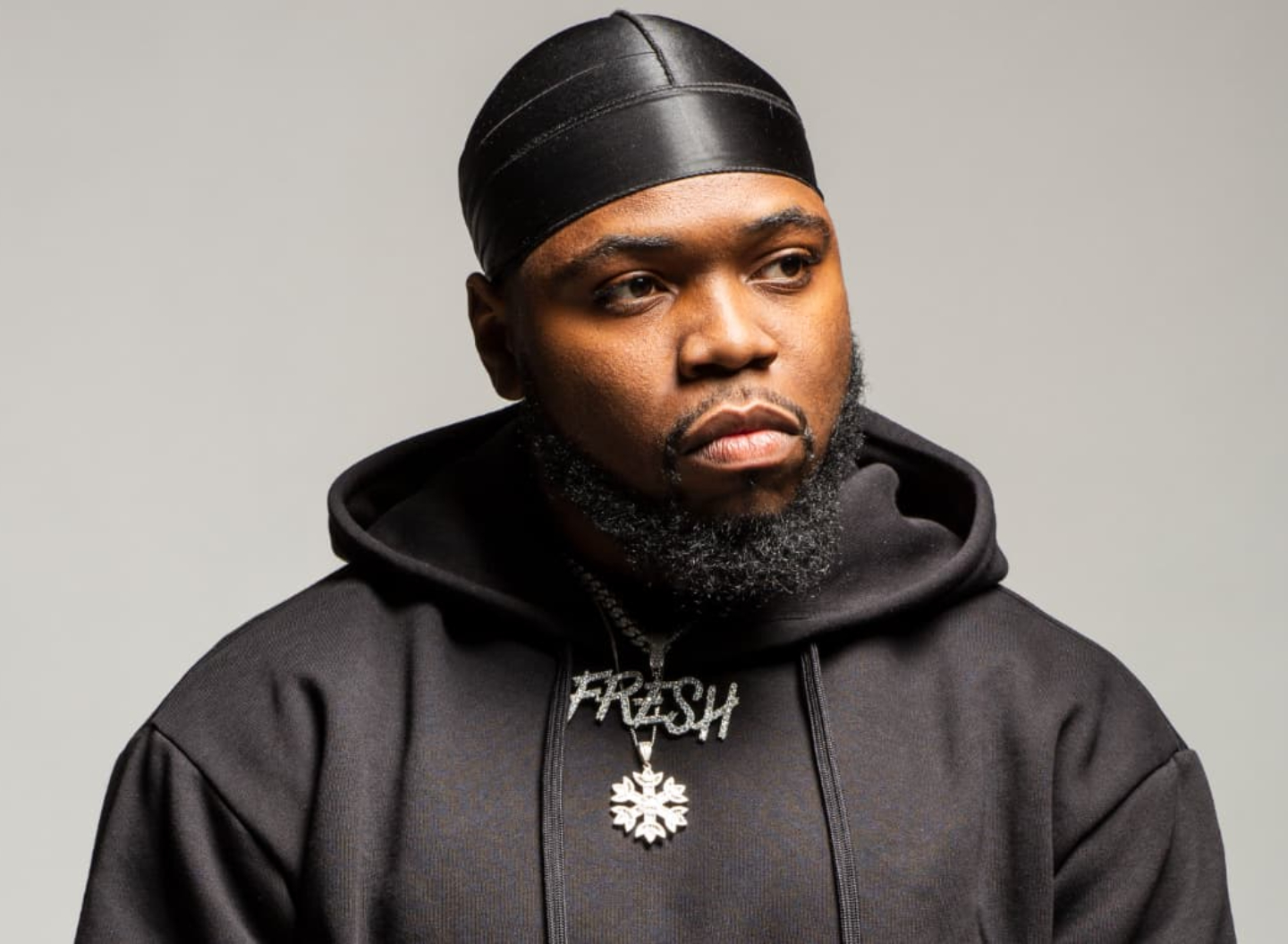 "Il prend combien pour le show ?" : Fresh La Peufra réagit à son sosie ...