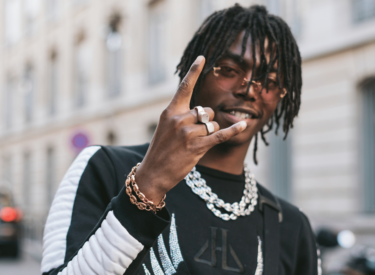 Koba LaD donne désormais des cours d'histoire et de physique/chimie