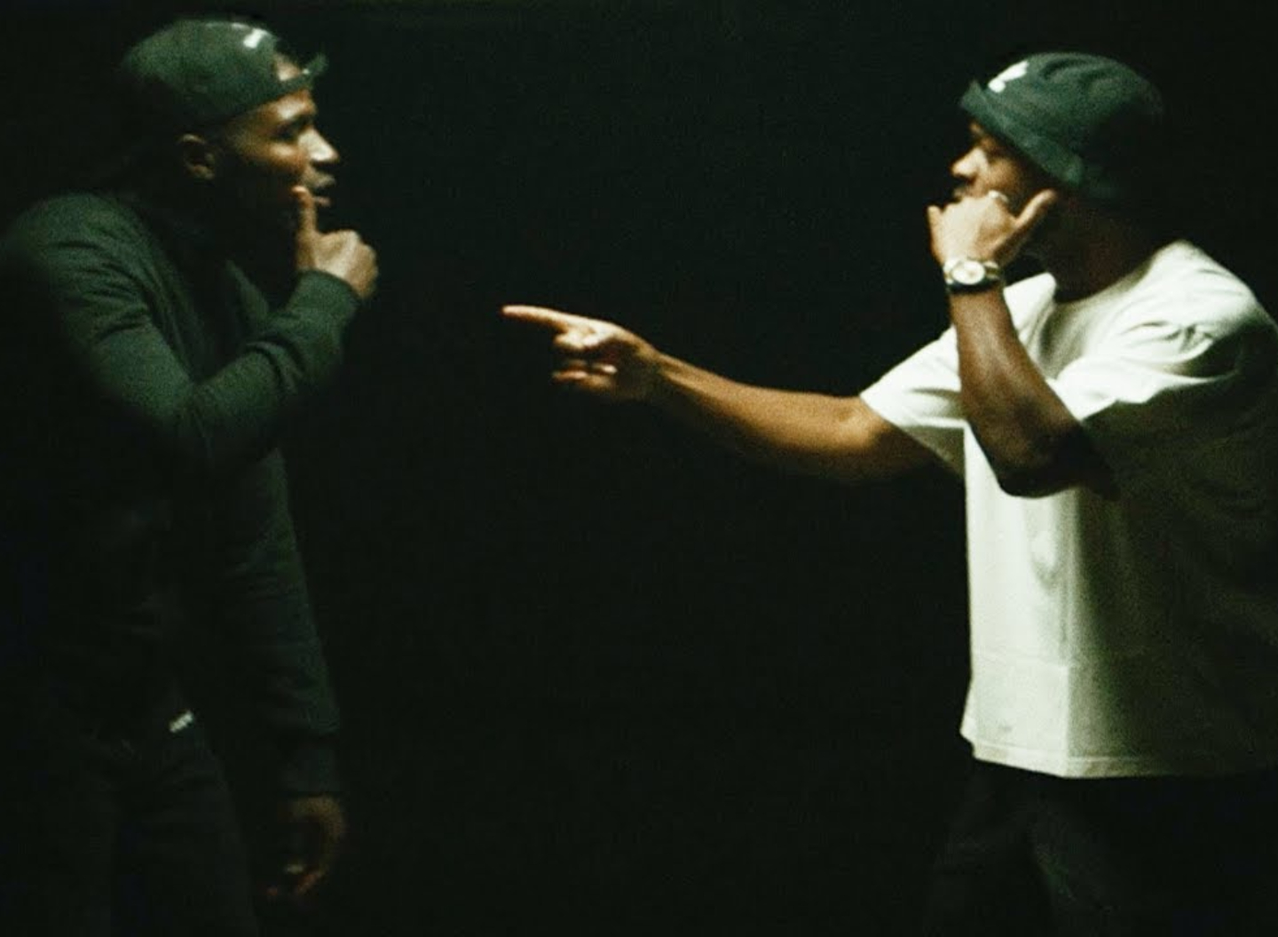 Dosseh fête la sortie de son album avec Branché, en featuring avec Momsii