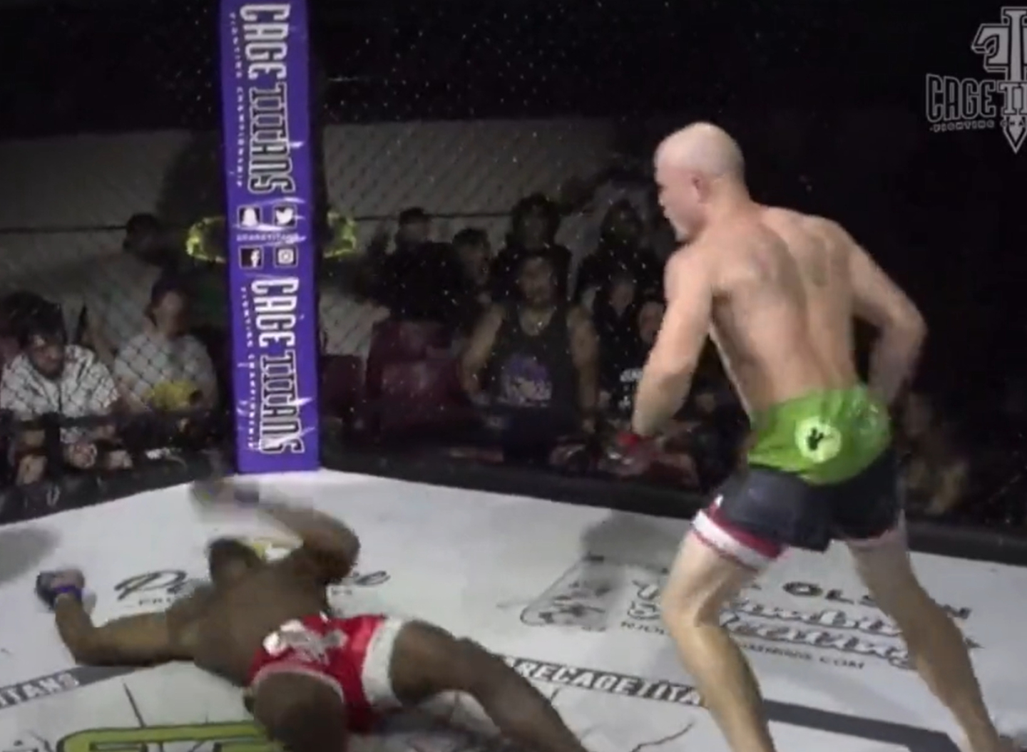 Il met son adversaire KO après seulement vingt secondes dans la cage