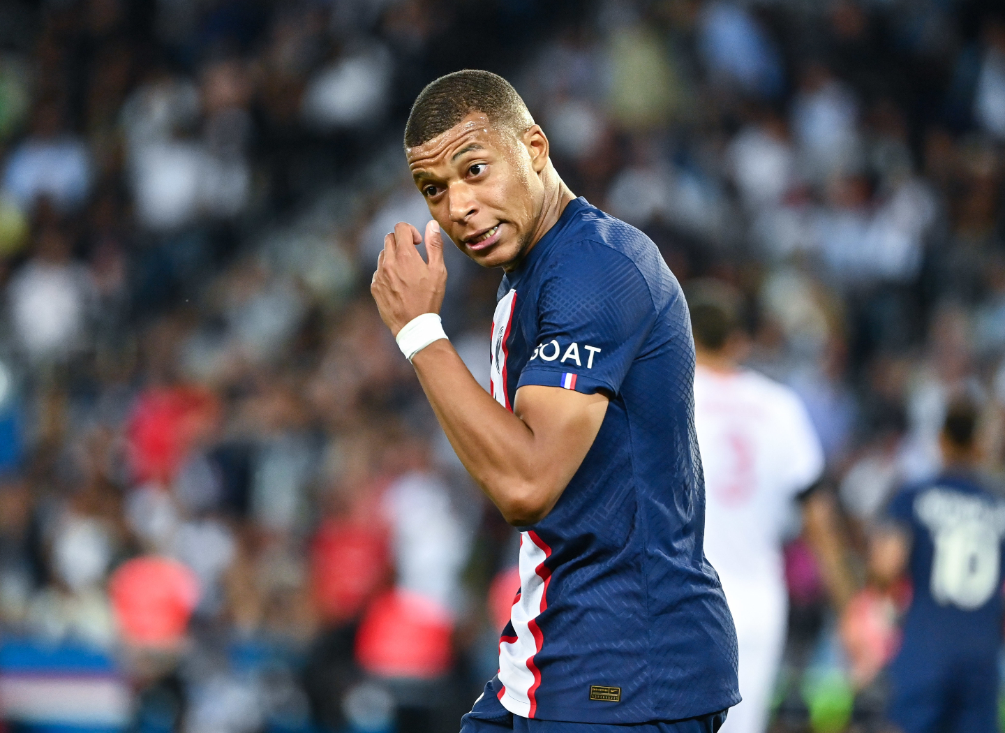 « On assume tout » : Daniel Riolo répond au clan Mbappé