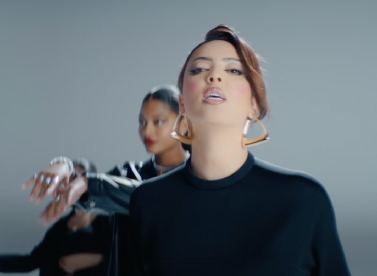 NEJ' plus sincère que jamais dans le clip de "Ma Raison"