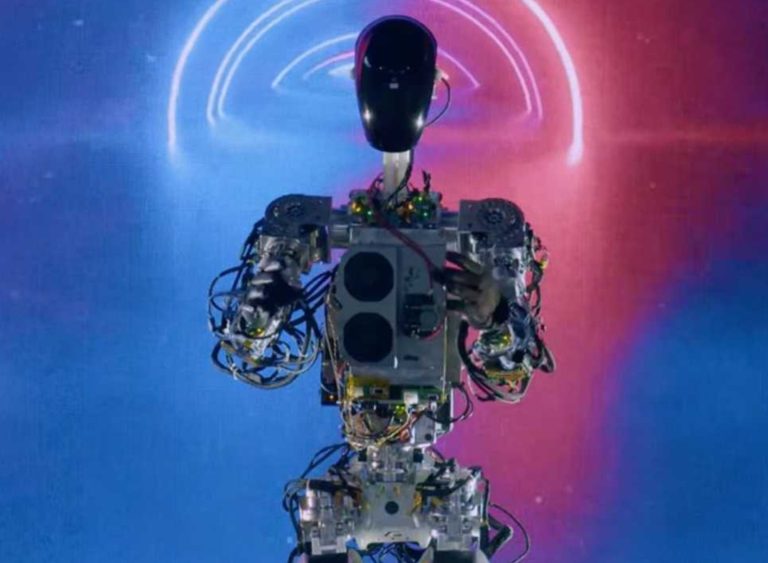 Elon Musk présente Optimus, un robot humanoïde qui veut « transformer ...