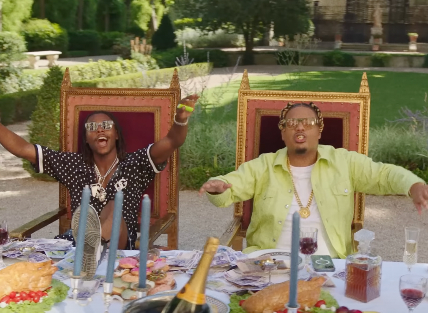 Naza et Koba LaD s'ambiancent dans le clip de Comme ça