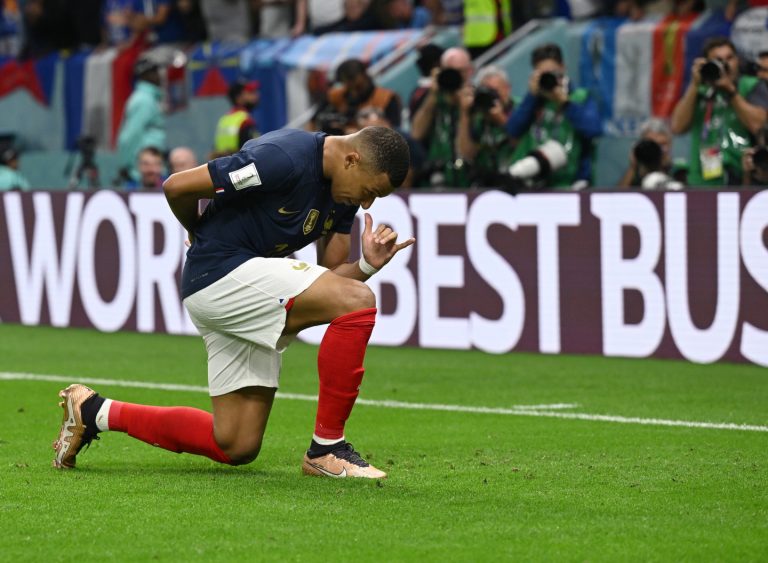 Mais que voulait dire la célébration de Kylian Mbappé contre l'Australie