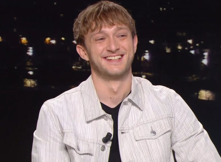 Vald donne des détails sur la réédition de son album... Et pour ...