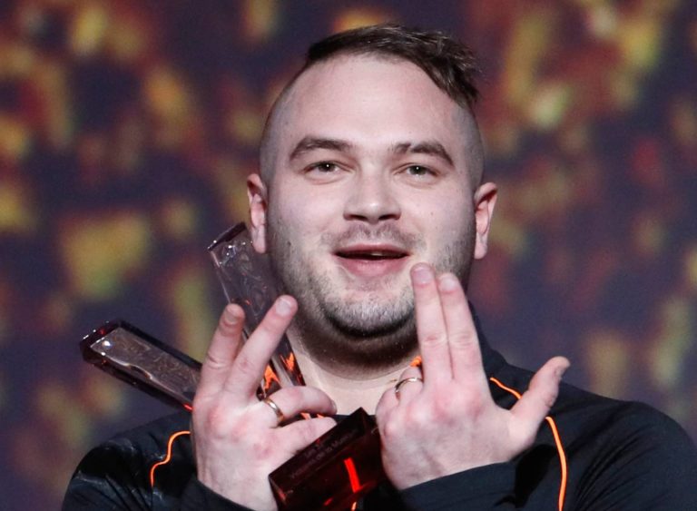 Jul change d'avis et désigne le nouveau morceau préféré de sa discographie