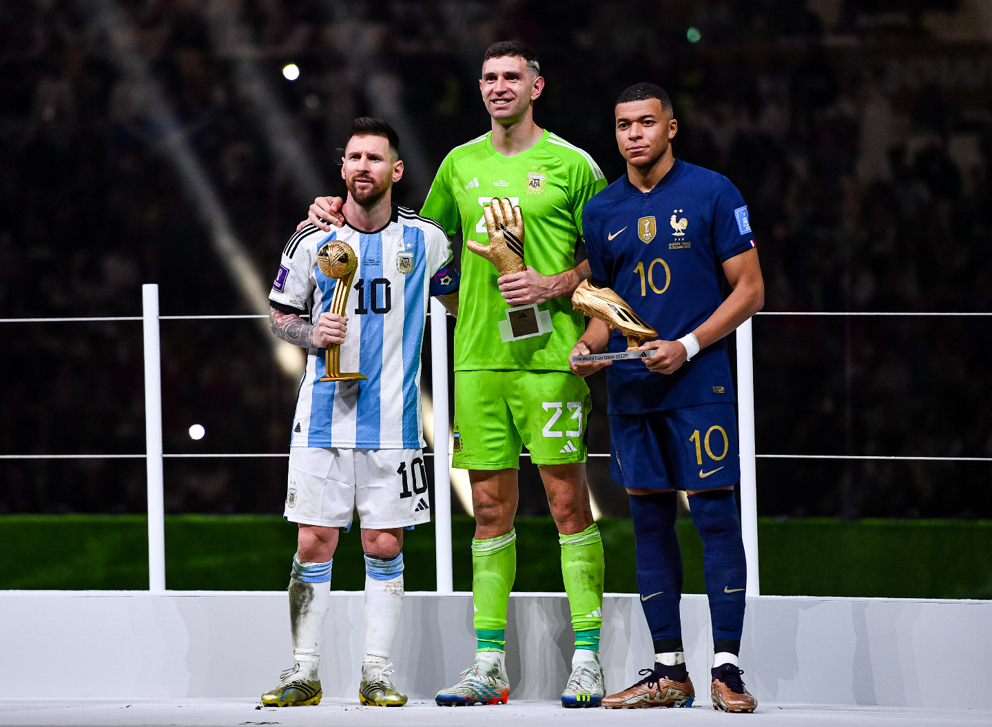 Emiliano Martinez se fait remarquer en provoquant à nouveau Kylian ...