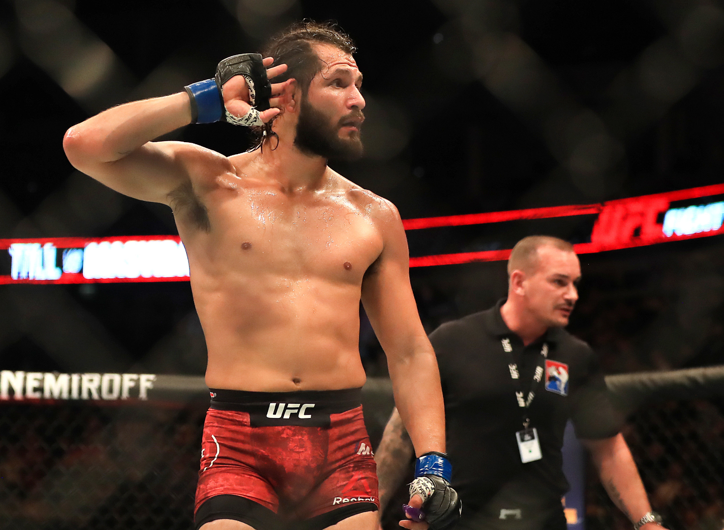 Quand Jorge Masvidal demande à aller au Burger King alors qu'il se fait ...