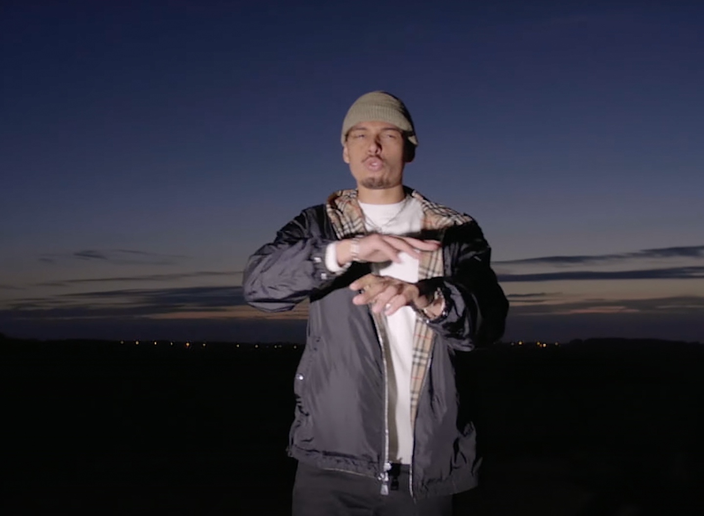 Georgio crie sa réalité dans Hôtel 5 étoiles