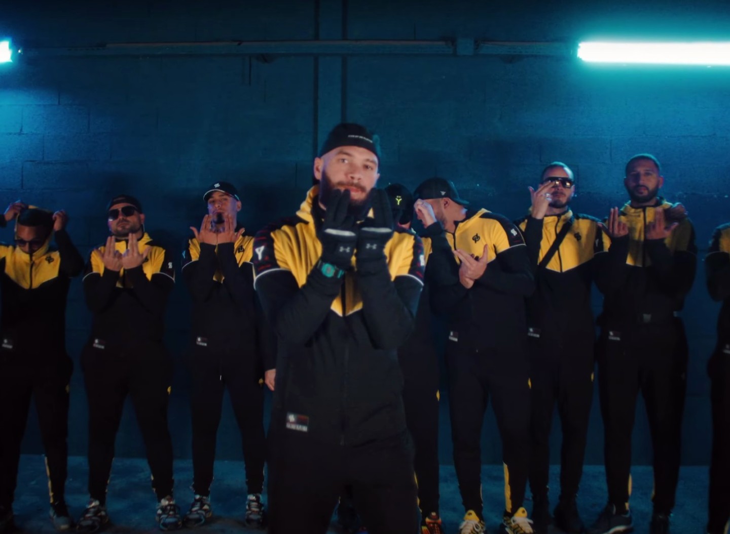 Juste avant la sortie de son nouvel album, Jul livre le clip de Coeur blanc