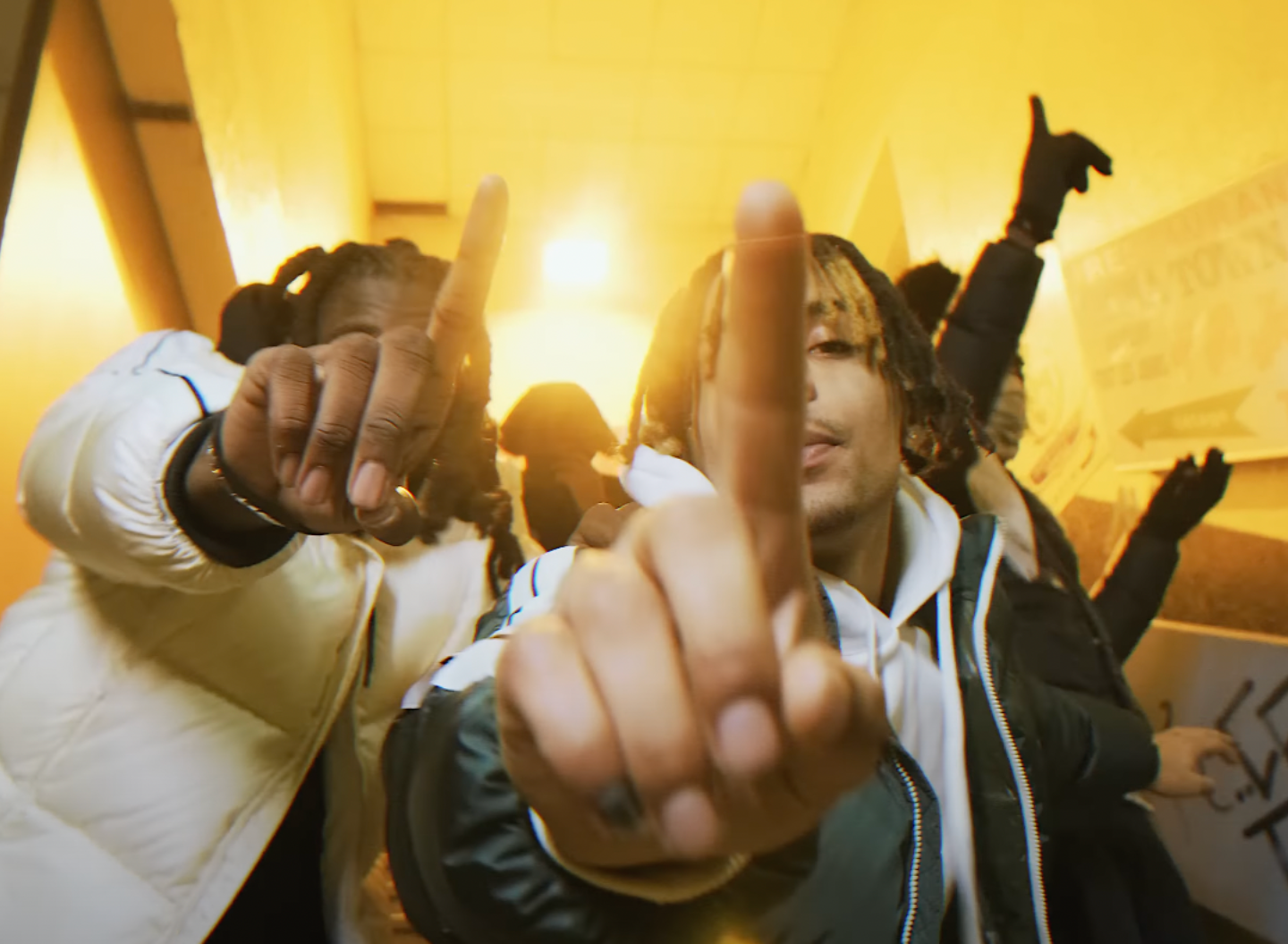 Le groupe i300 lance son année 2023 avec le clip de "Robbery Racket"