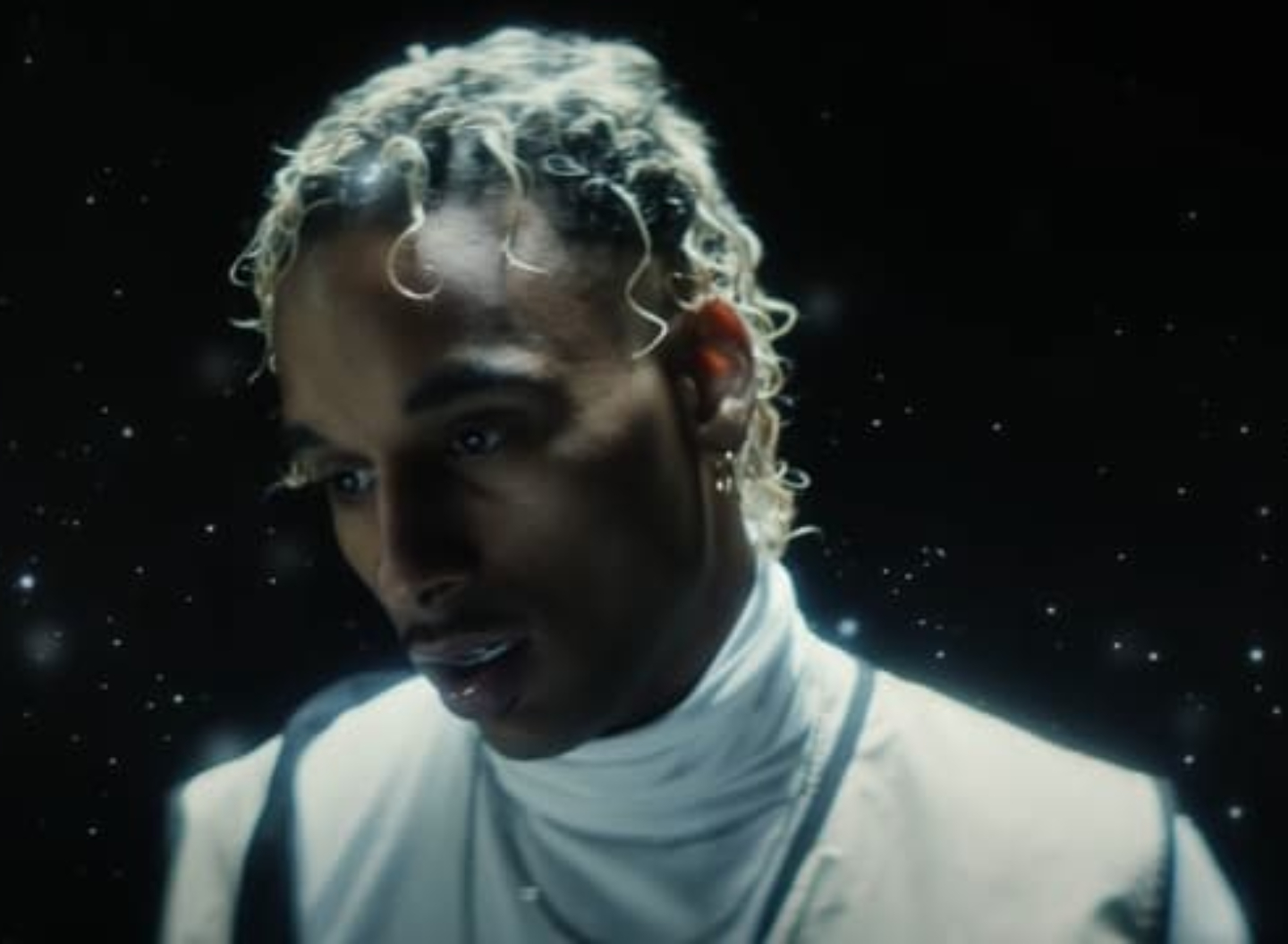 Laylow dévoile un extrait inédit sur les réseaux sociaux