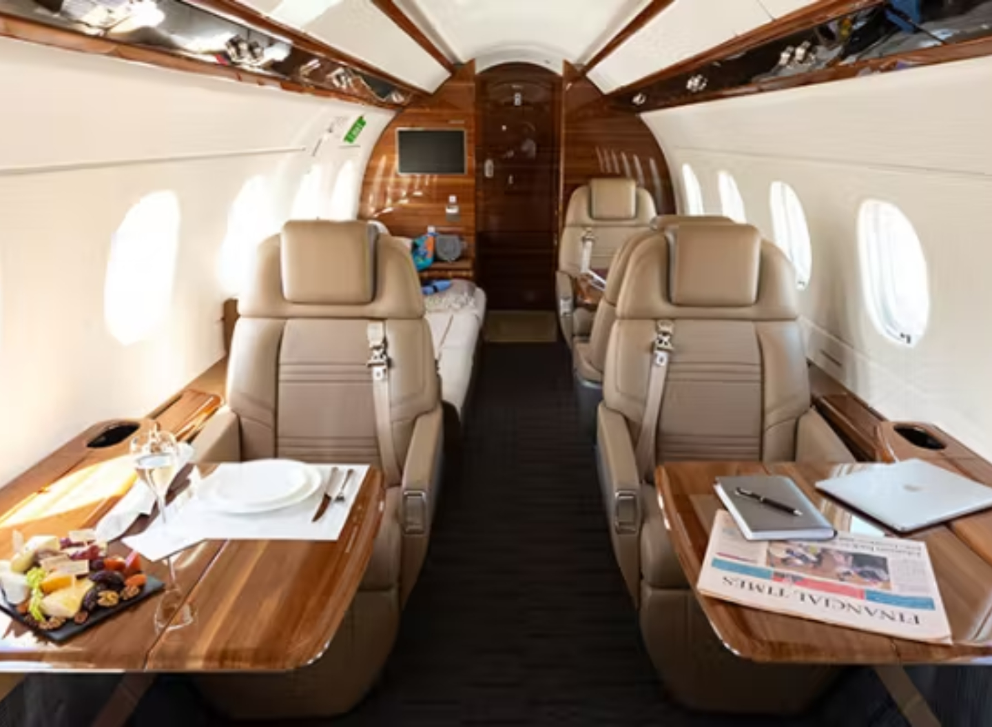 Alerte job : Netflix cherche un membre d'équipage pour son jet privé ...